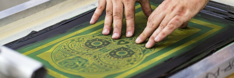 Screen printing vs embroidery, which is better for you?